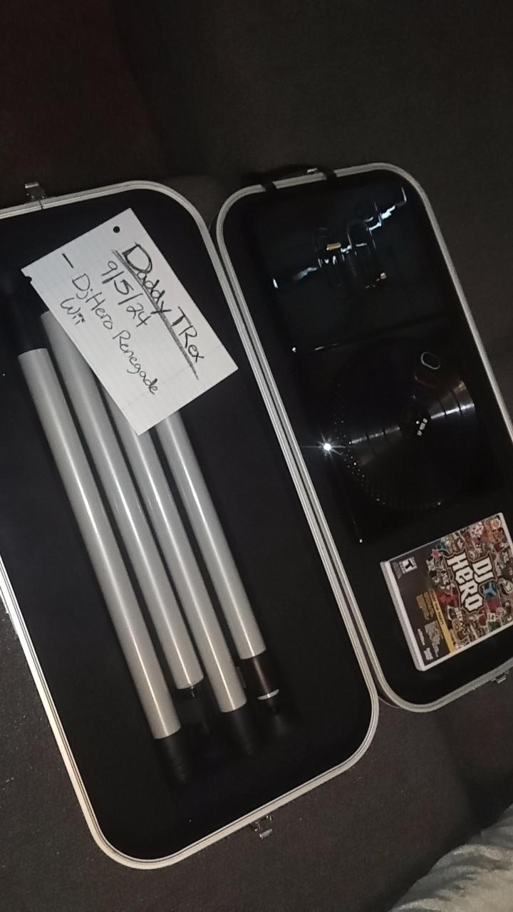 DJ Hero Renegade Edition | Item, Box, and Manual | Wii