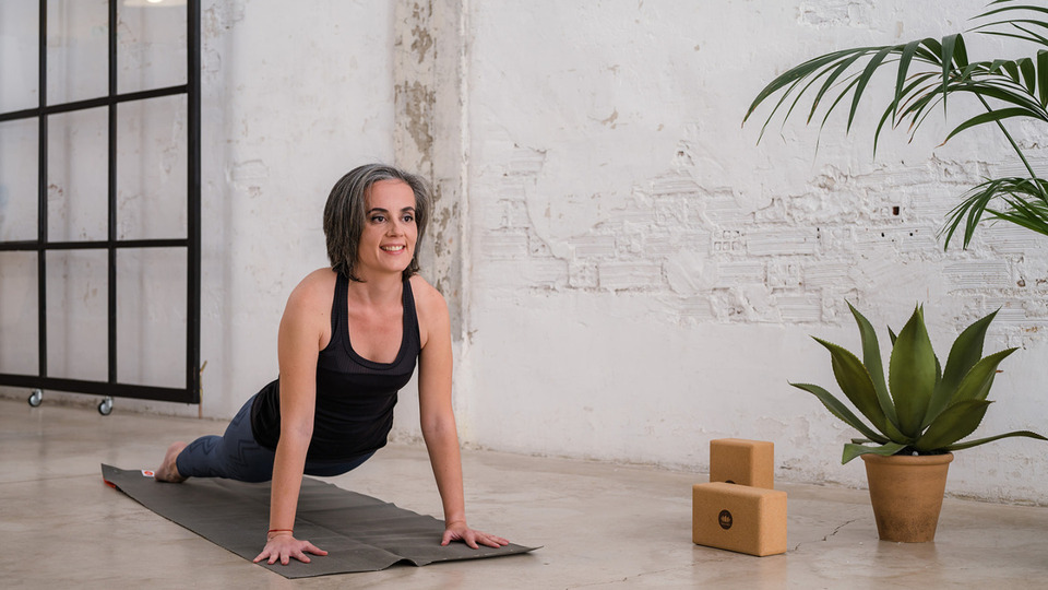 30 Min Vinyasa Yoga - Mid-week boost by In Unity Coaching