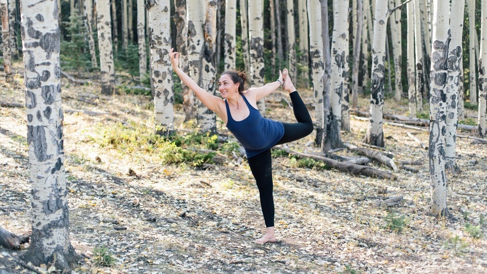 1 Hour- Gentle Yoga and Yoga Nidra with Amy-Focus on IT Band and Outer Hips